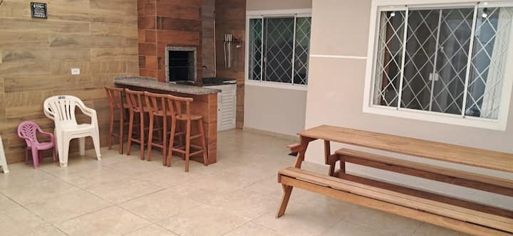 Casa Ampla Com Ar Condicionado - Guaratuba