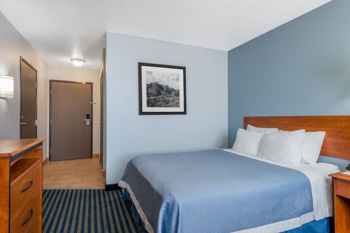 1 King Bed | Days Inn Las Vegas | Airport Shuttle - Las Vegas, NM