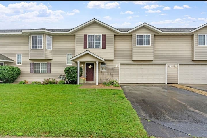 Cozy Townhome, 2 King Beds - O'Dowd Lake, MN