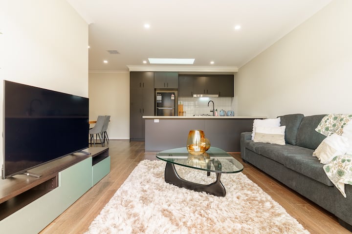 Contemporary Comfort | Brand New Deanside Retreat - Melton