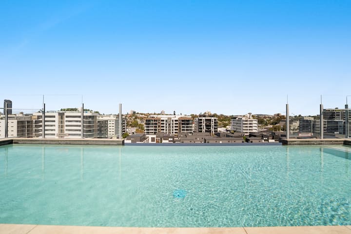 Riverside Garden Retreat |West End | Infinity Pool - Brisbane