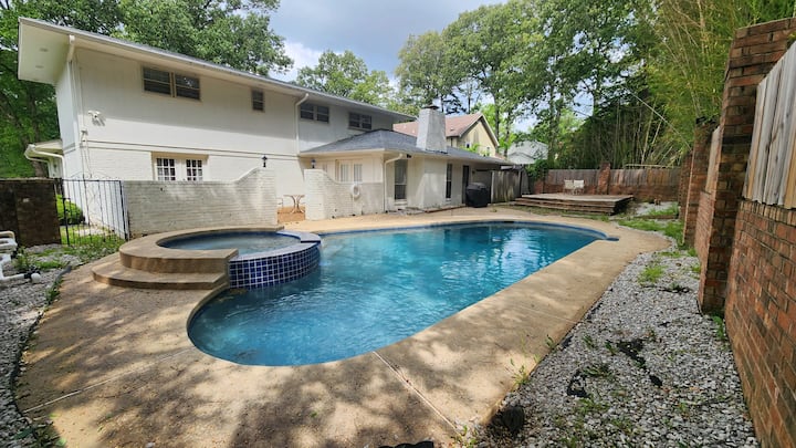 5 Br Escape- Stylish With Private Pool - Lakeland, TN