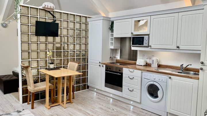 Waterside Apartment, Prime Looe Location - Looe