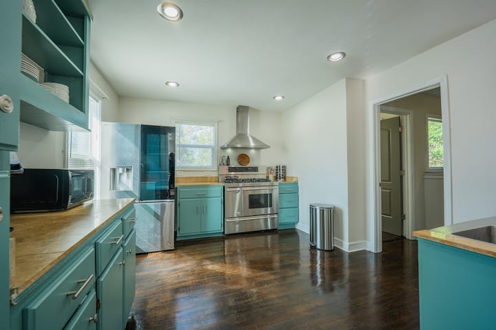 *Holiday Haus* Downtown New Braunfels Retreat - 뉴 브라운펠스