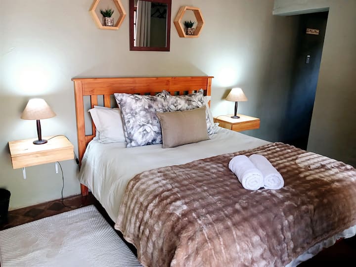 Paardeplaats Nature Retreat
-Gurney's Room - Lydenburg