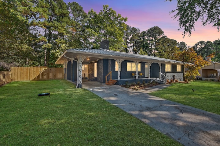 3br & Huge Fenced Yard | Hot Tub | Sleeps 8 + Pets - Durham, NC