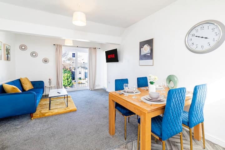 Elms 5 In Perfect Hue | Sleeps 7 | Free Parking - Cardiff