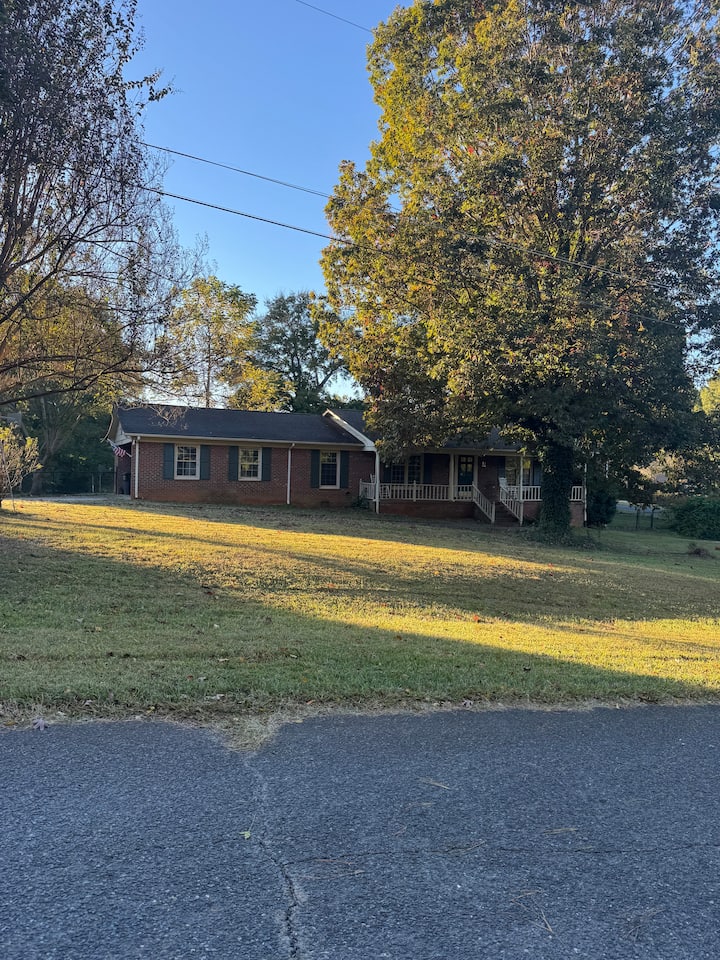 Relaxing Asheboro Hideaway Close To It All! - Asheboro, NC