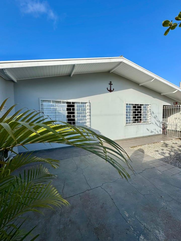 Casa De Praia Familiar No Centro De Matinhos/pr. - Matinhos