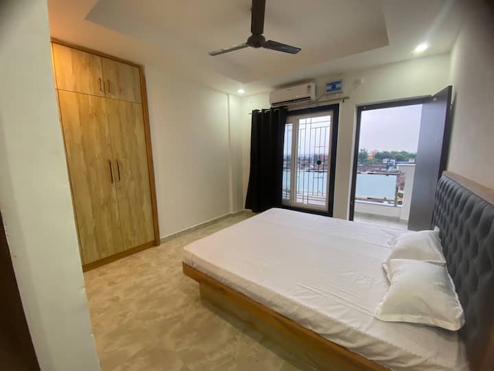 Mahajan Stay · Premium Rooms In Gaya • Room 4 - Gaya