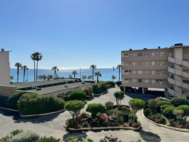 Charmant T2 - Vue Mer - Accès Plage à Pied - Le Lavandou