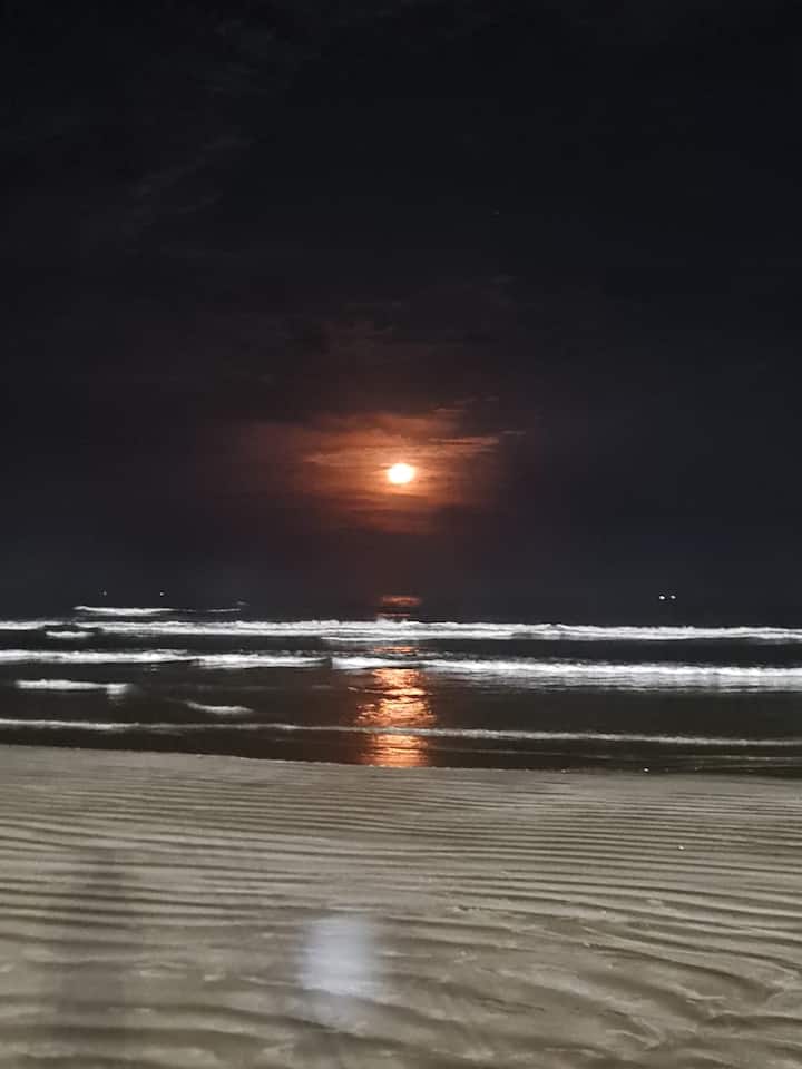 Uma Lua Nova Na Praia De Boracéia - 