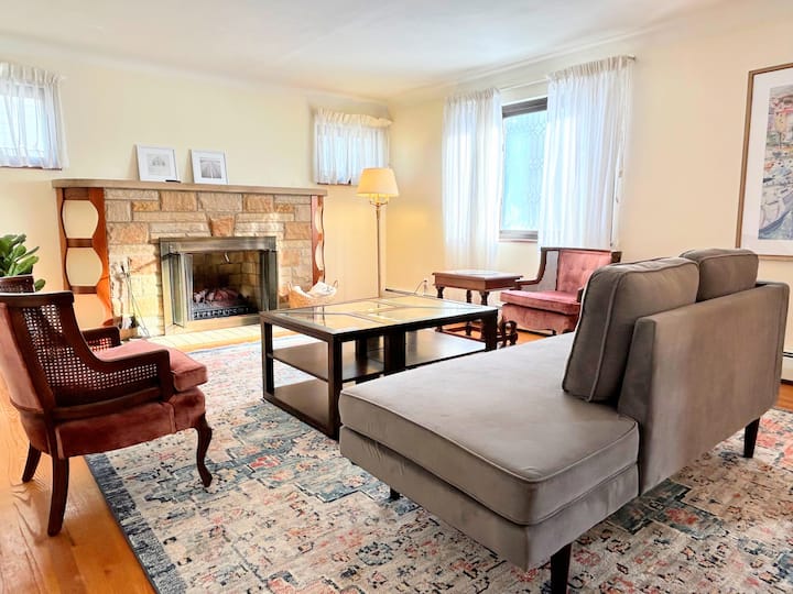 Comfort & Convenience Near Cleveland Attractions! - Parma, OH