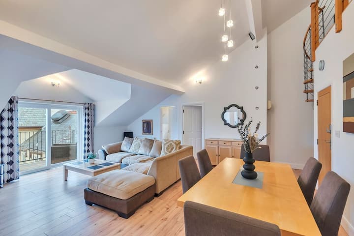 Le Castell Riverview - Llangollen