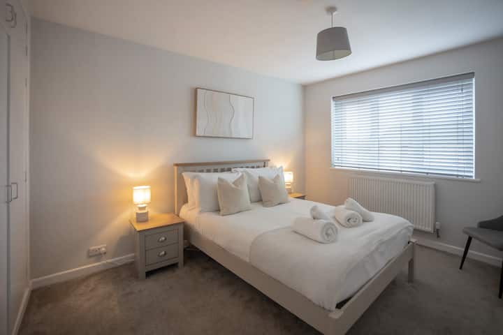 Comfortable Apartment With Parking Near City - Hereford