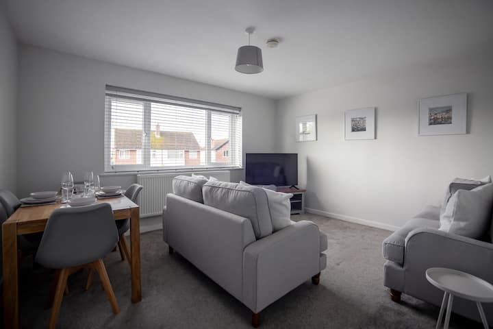 Comfortable Apartment With Parking Near City - Hereford