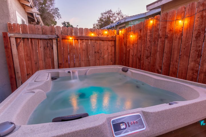 Private Home With Hot Tub, Parking & Near Downtown - Coronado, CA