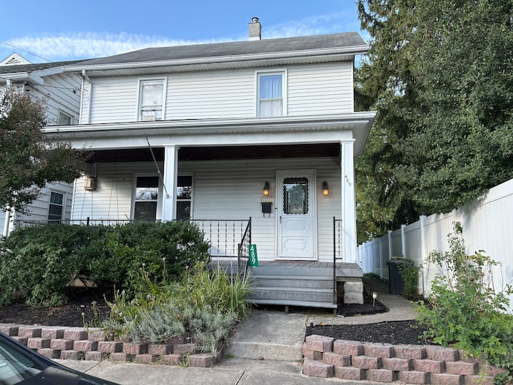 Cozy Comfort & Historic Charm Getaway - Chambersburg, PA