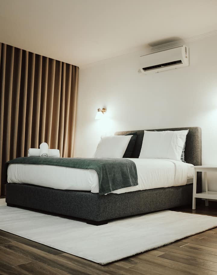 Guest House With Pool And Tropical Charm/luanda - Angola