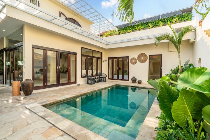 New Luxury 3br Villa In Center Of Seminyak - Australia