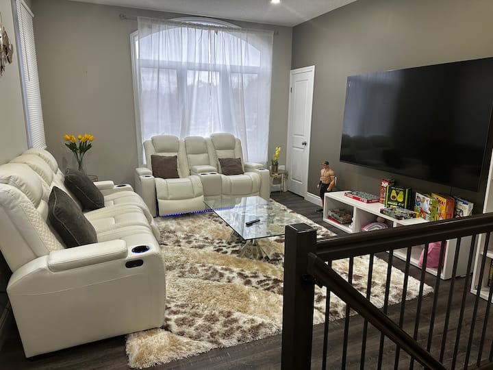 Harry's Modern Home :7 Min > Victoria Hospital - London, Ontario