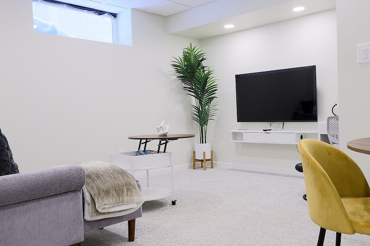 Modern Cozy Suite In Bonavista|private Entrance - Winnipeg