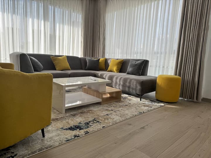 Serene 2br Escape | 2br Pool View & Maid's Quarter - Addis Ababa