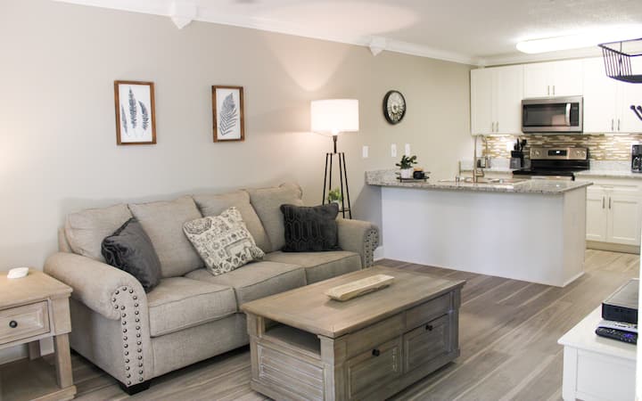 Updated, Fully-furnished Corporate Suite Apartment - Huntsville, AL