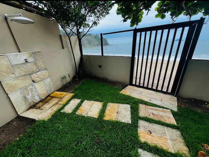 Pé Na Areia Boiçucanga 01 Condomínio Fechado - São Sebastião