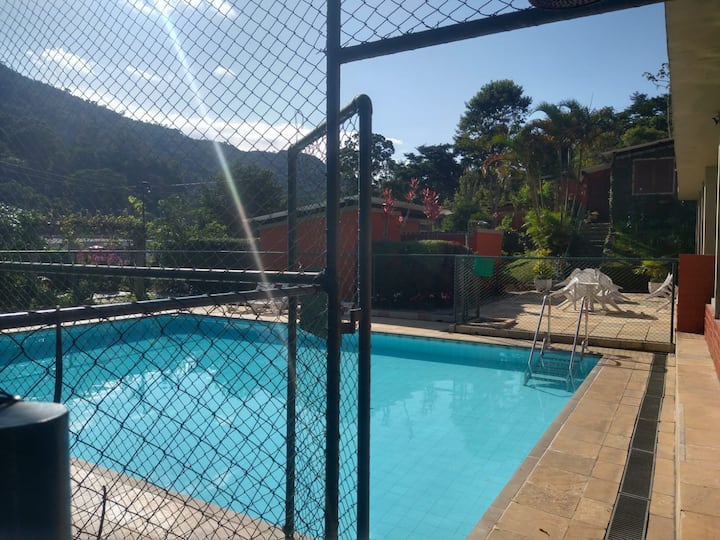 Casa Em Teresópolis Em Condomínio Tranquilo. - Teresópolis