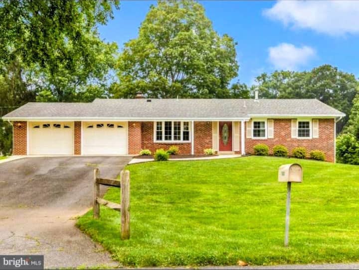 Revel In Rockville | Charming 4br W/ Backyard - Gaithersburg, MD