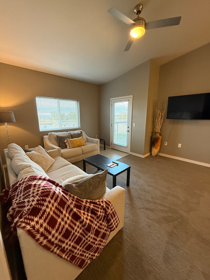 Top Floor Lake View - Hot Tub, Pool, Gym, Theatre! - Grand Falls Casino & Golf Resort®