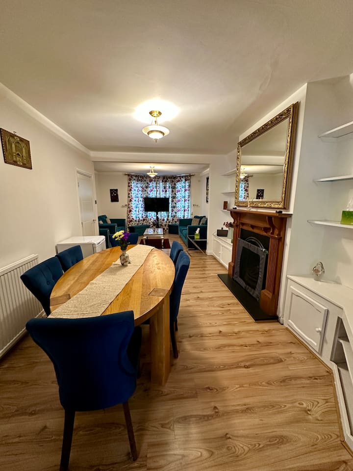 Bright Richmond Family Home • Garden & Parking - Twickenham