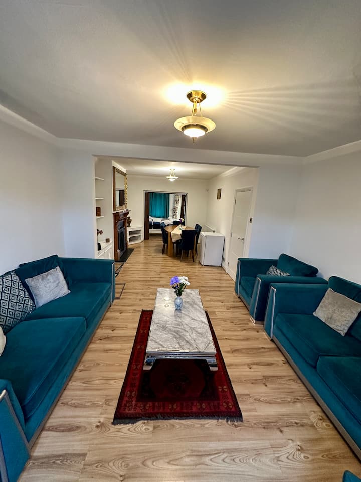 Bright Richmond Family Home • Garden & Parking - Hounslow