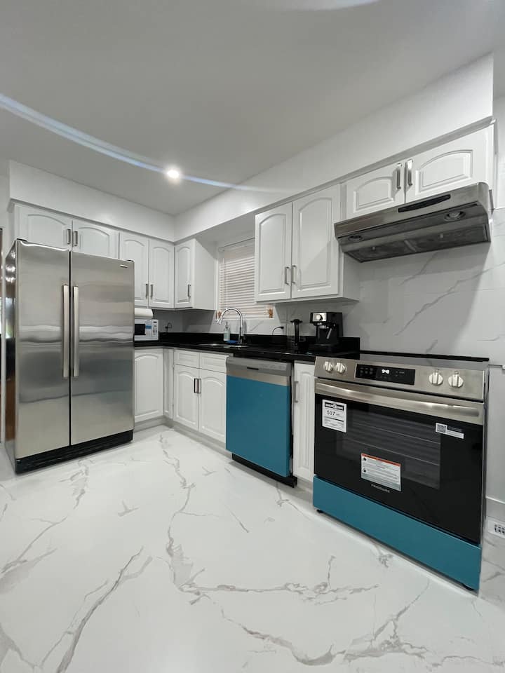 Modern 3br Home • Prime Location - Burnaby