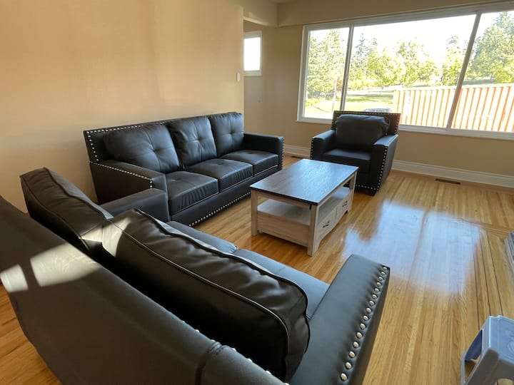 3 Bedrooms Near Central Park And Metrotown, Bus 2’ - New Westminster