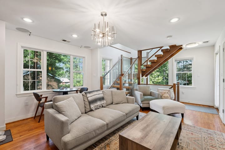 Elegant Modern Home • Silver Spring Retreat - Silver Spring, MD