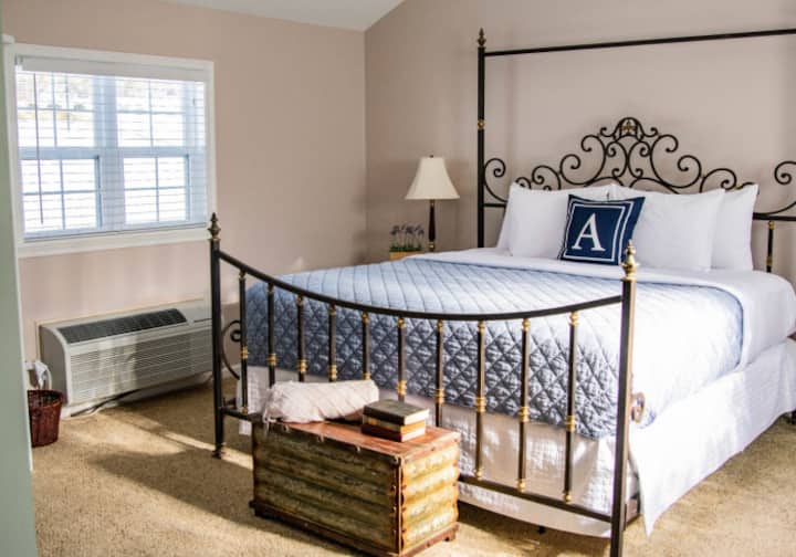 Walnut Cottage At Allenberry Resort - Carlisle, PA