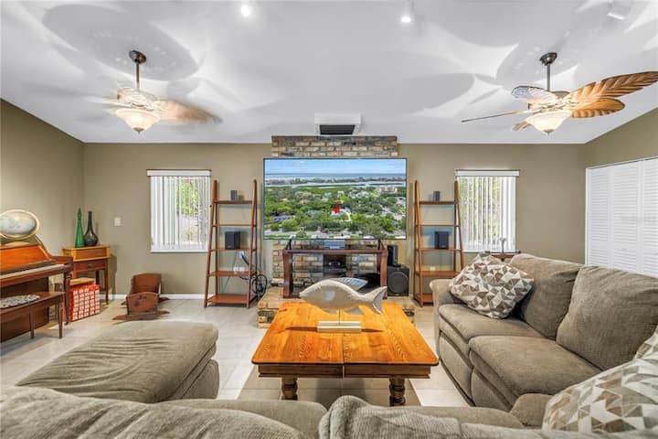 *Newly Listed*the South Wing W/ Saltwater Pool - Indian Shores, FL