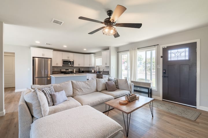 Comfy Getaway Home W/ Large Backyard - La Verne, CA