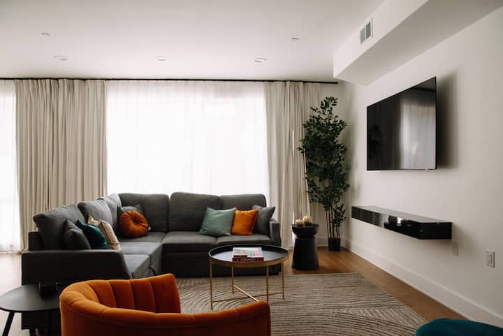 Private Backyard | Street Parking | 15 Min To Nyc! - Hoboken, NJ