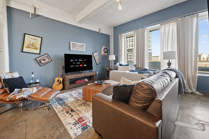 Spacious 1br Loft With Flexible Group Sleeping - Dallas, TX