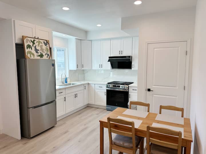 Quiet Backyard House - Pomona, CA