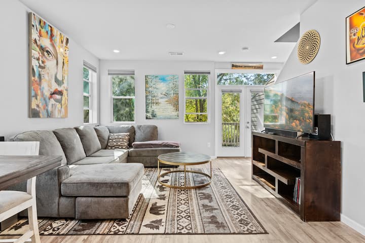 Bright 2br Retreat • 30+ Day Stay Near Red Rocks - Lakewood, CO