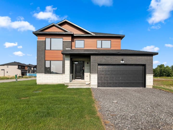 Cozy 2-bedroom In Ottawa With Free Parking - 