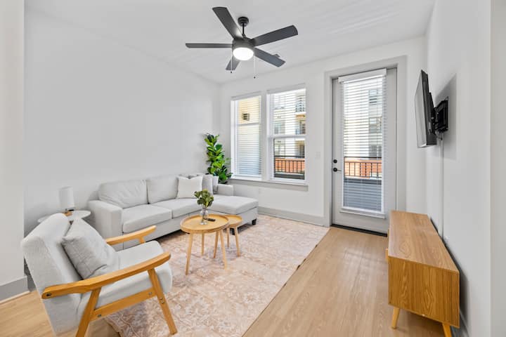 Luxe Riverwalk 1br | Balcony + W/d | Monthly Ready - University of North Carolina, Wilmington