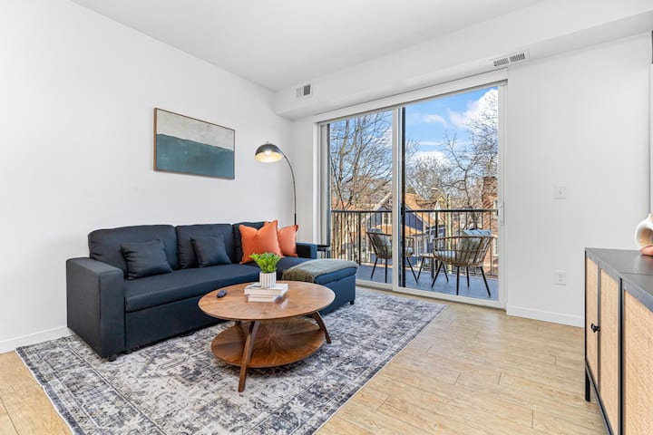 Stylish 2br Near Dt | Roofdeck, Clubhouse, Gym - Minneapolis, MN