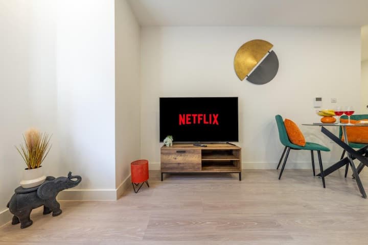 Long Term Discount • Central Apartment • Bedford - Bedford