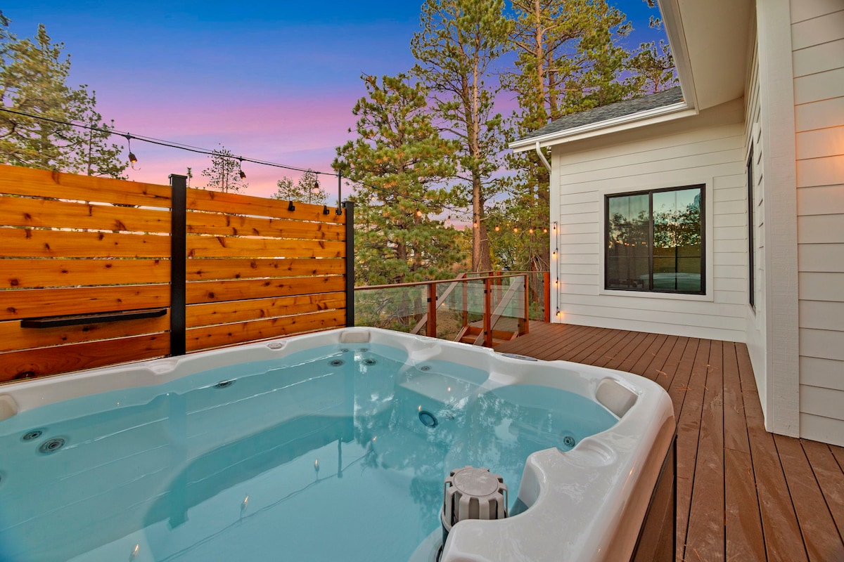 New Build Luxe Cabin • Hot Tub • Chef’s Kitchen - Cabins for Rent in ...