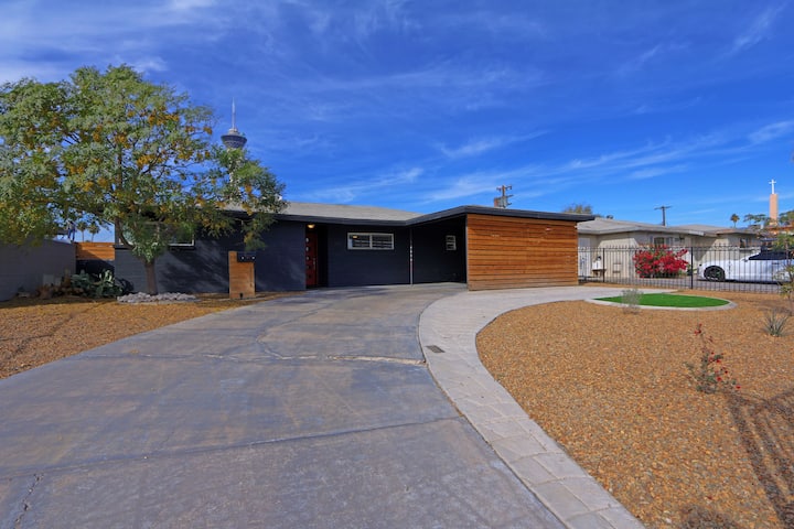 Stylish Mid-century Modern 3-br Home - Las Vegas, NV